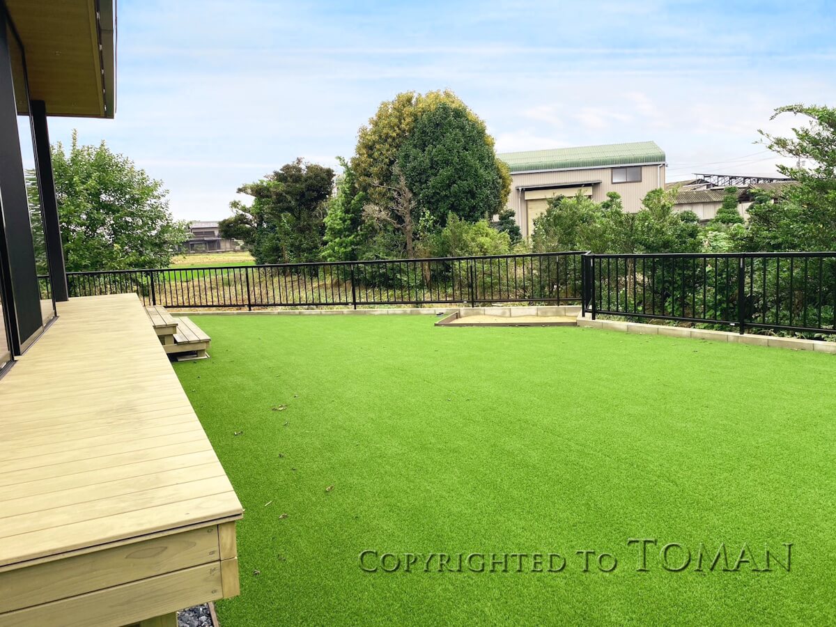 一面に人工芝を敷き詰めた広々ガーデン 三重県四日市市 H様邸 22620 | 東万